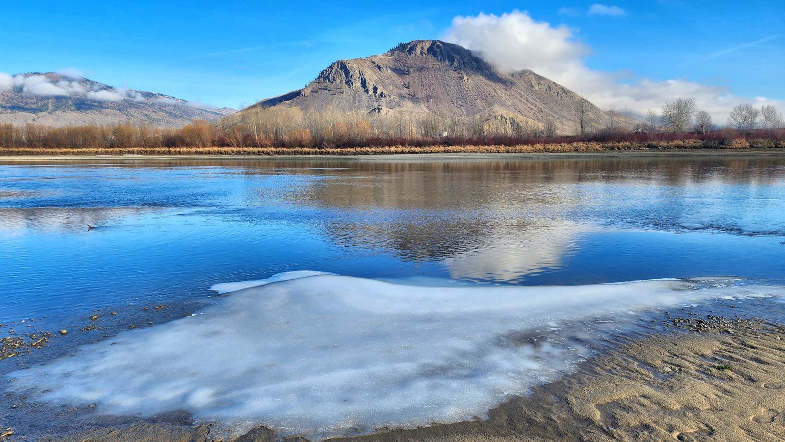 Hiking the Winter Beaches - The Confluence - Kamloops Trails